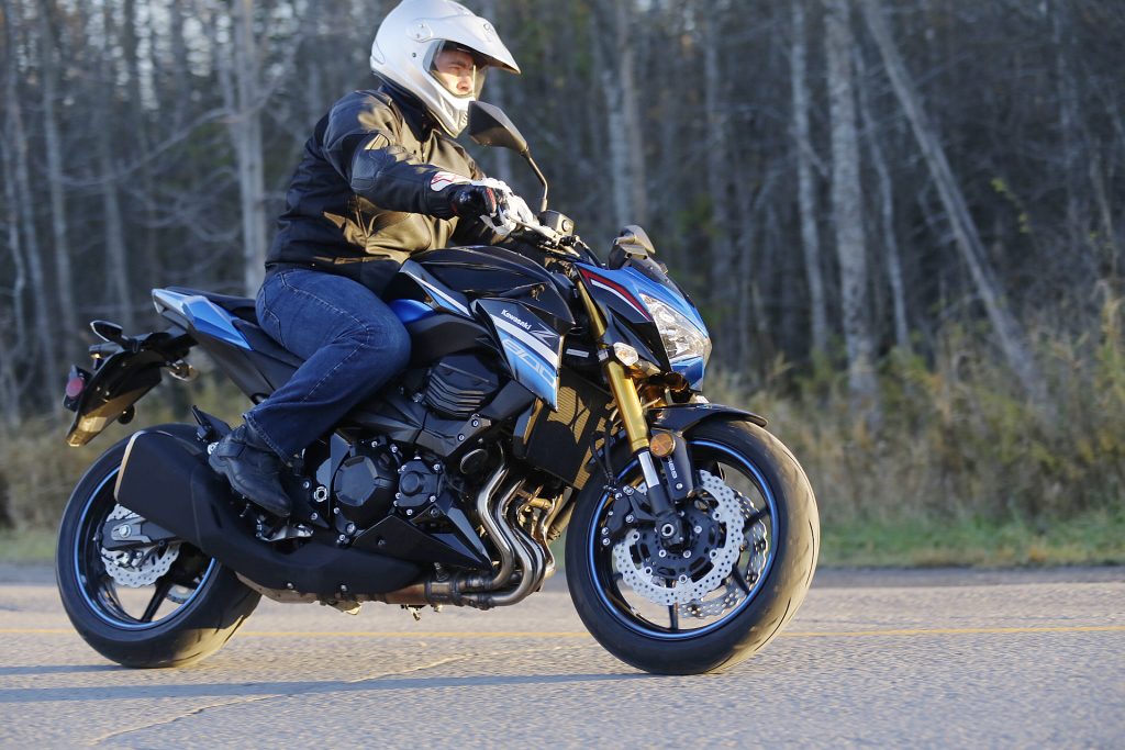 First Ride 2016 Kawasaki Z800 - Motorcycle Mojo